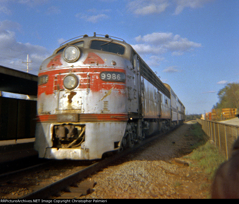 BN E9A 9916 and commuter train at Chicago, IL | RailroadForums.com - Railroad Discussion Forum ...